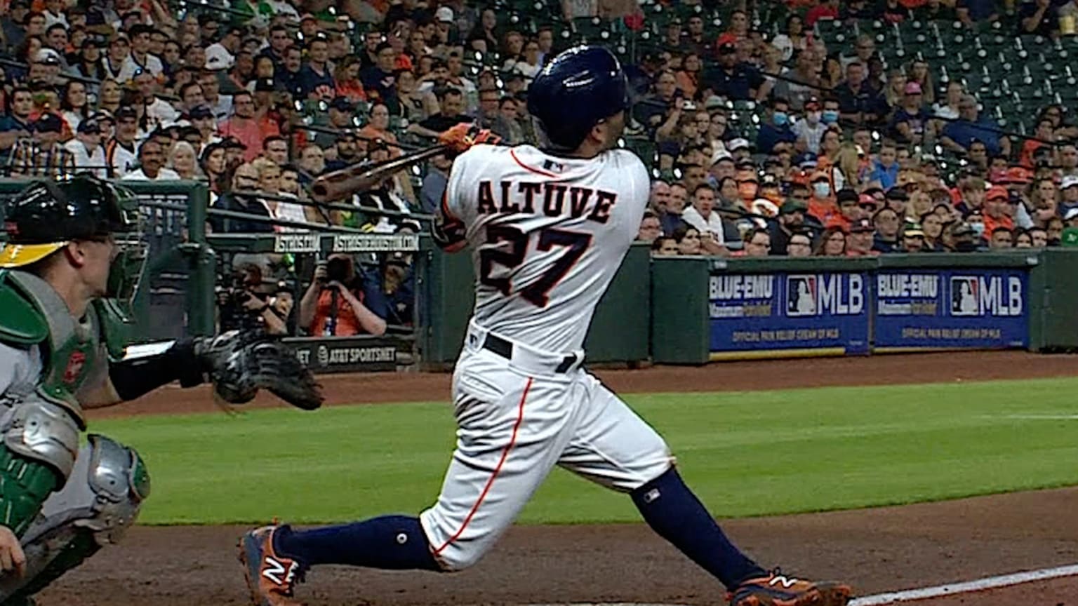 Jose Altuve belts a three-run home run in the 3rd | 07/07/2021 | MLB.com