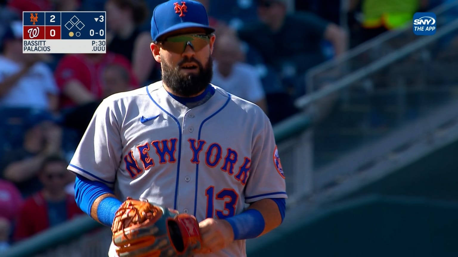 Guillorme robs Palacios with a sliding play at third | 08/03/2022 | New ...