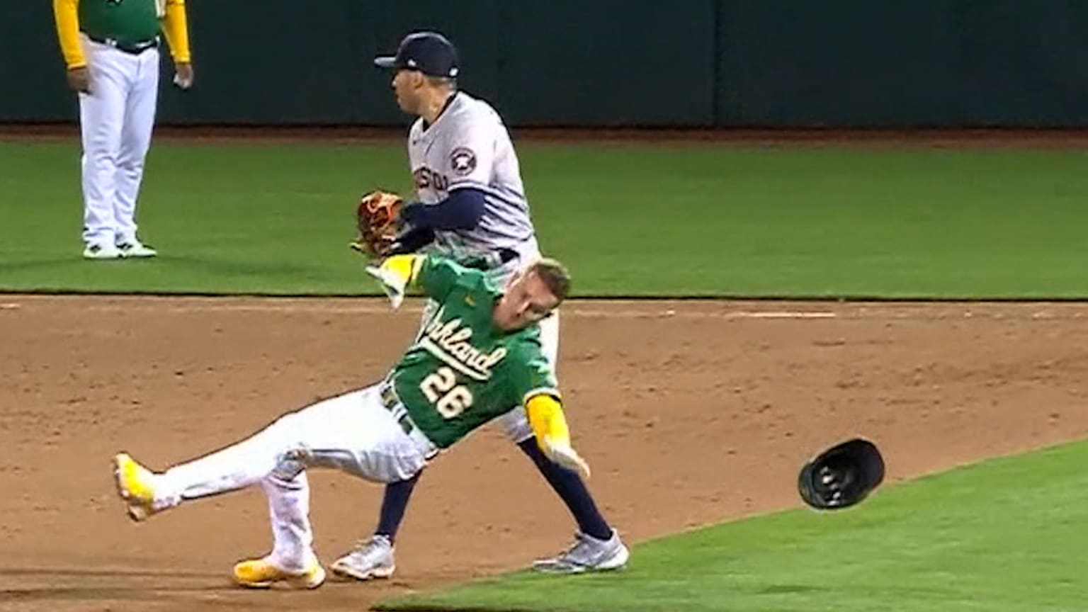 Carlos Correa turns DP, lays out Matt Chapman | 04/02/2021 | Houston Astros