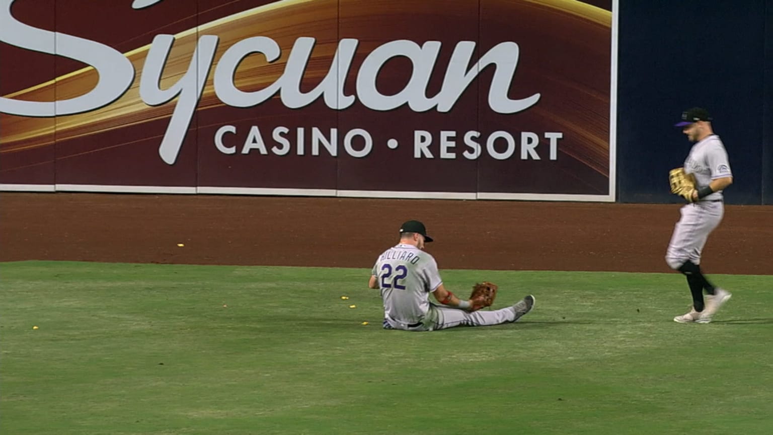Hilliard lays out, makes nice catch in the 5th | 08/02/2022 | MLB.com