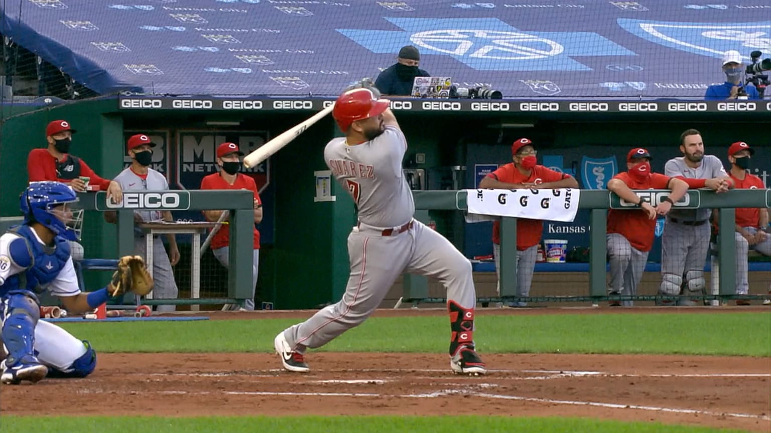Eugenio Suárez crushes a solo home run | 08/19/2020 | Cincinnati Reds