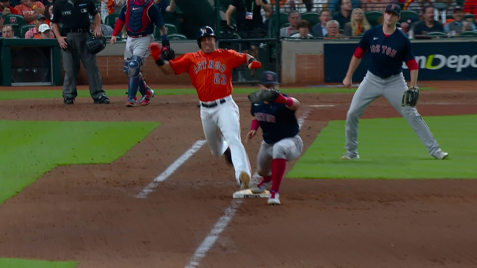 Christian Arroyo makes the throw from the outfield | 10/17/2021 ...