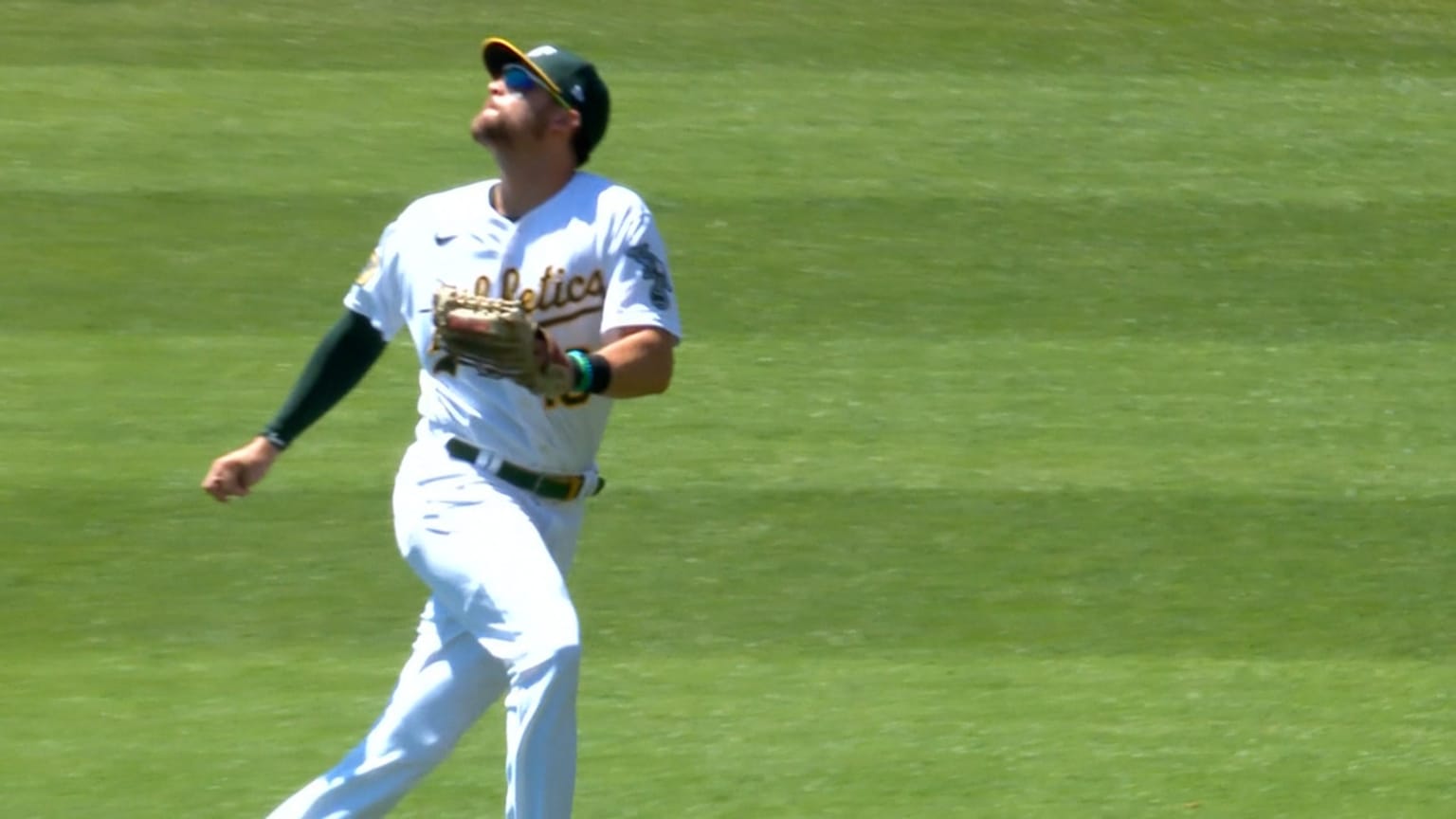 Chad Pinder ranges back and makes the basket catch | 05/04/2022 | MLB.com
