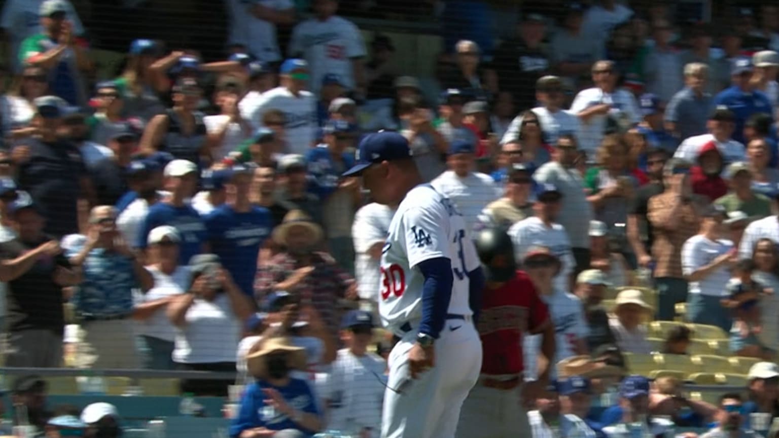 Dave Roberts gets ejected in the top of the 9th | 05/17/2022 | Atlanta ...