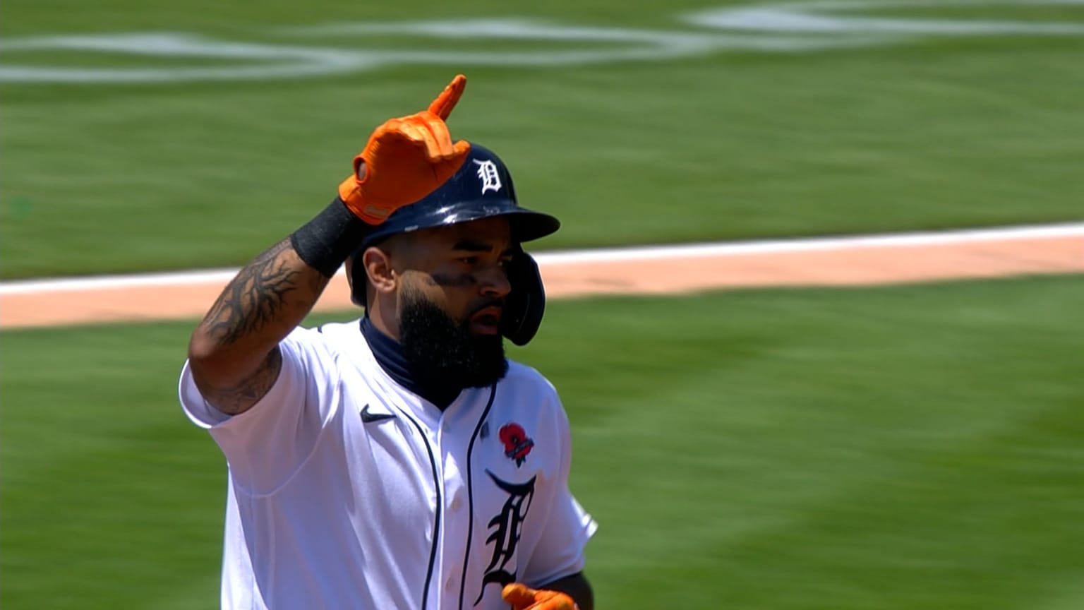 Derek Hill ties the game with a solo home run to left | 05/30/2022 ...