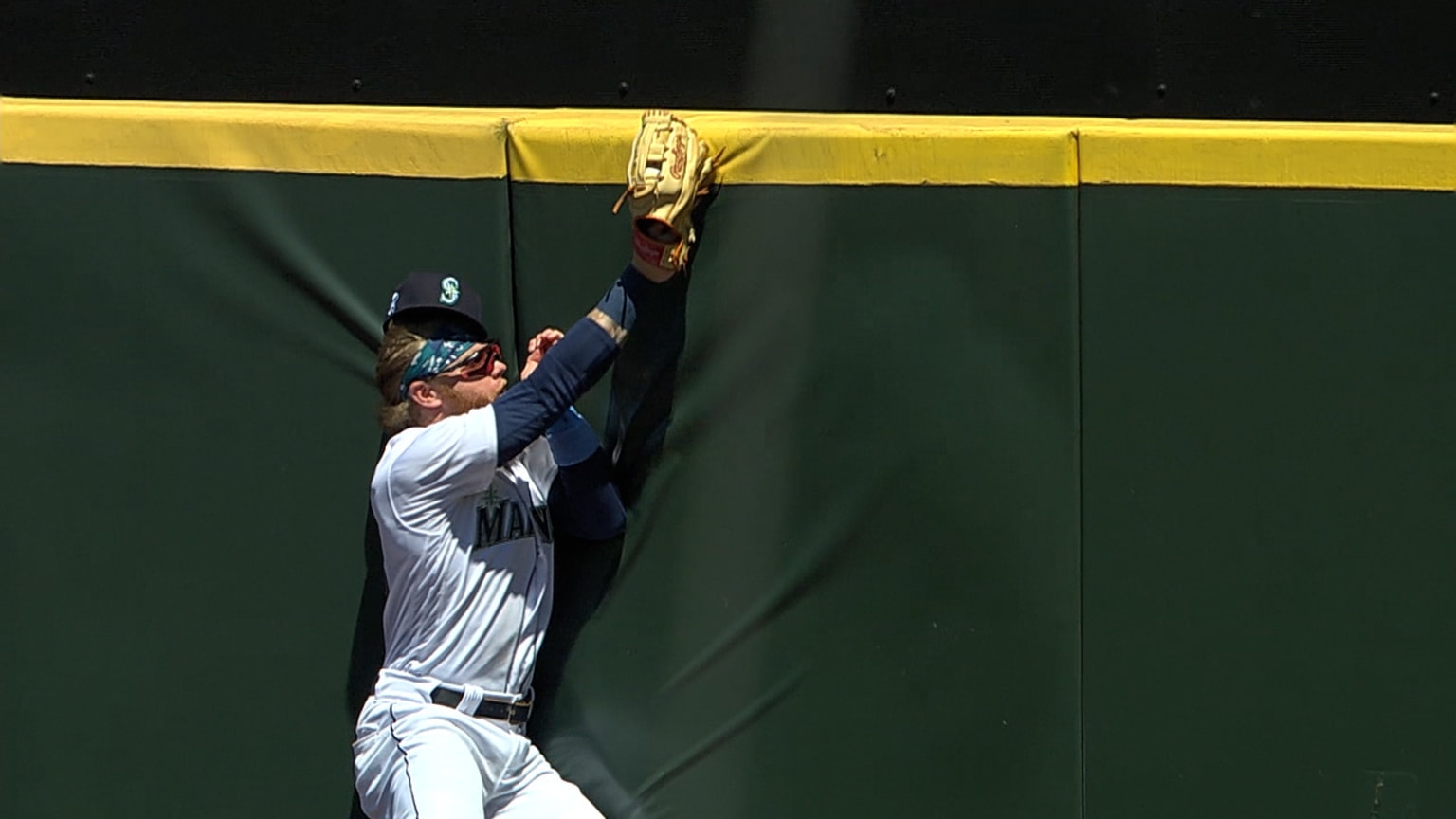 Jake Fraley roba extrabase a Ji-Man Choi en el 4to | 20/06/2021 | Los ...