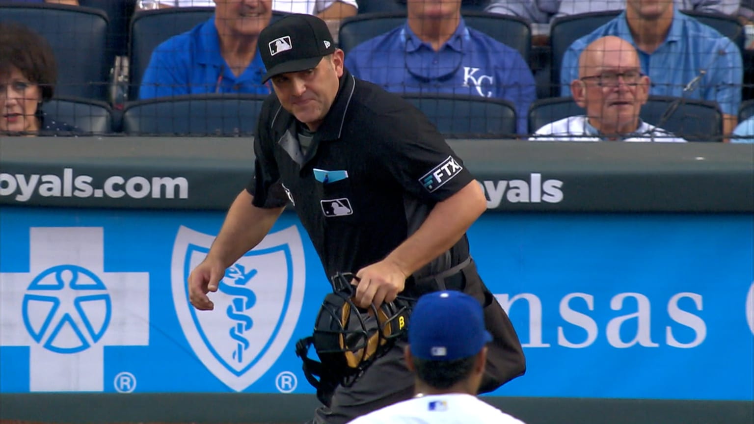 Umpire, Brian Knight, leaves the game in the 4th | 08/09/2021 | Kansas ...
