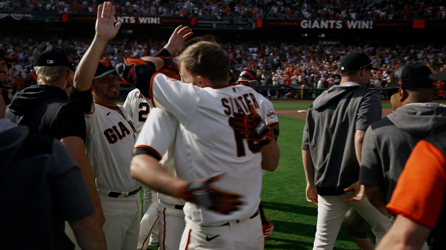 Austin Slater rips a walk-off double to left field | 04/08/2022 | MLB.com