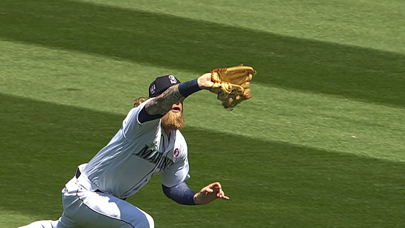 Jake Fraley makes a diving catch in center field | 07/04/2021 | Seattle ...