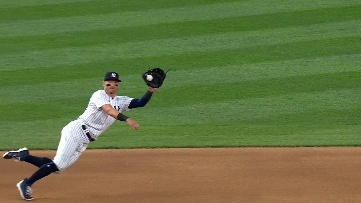 Josh Donaldson's tough diving catch in the 7th inning | 04/14/2022 ...