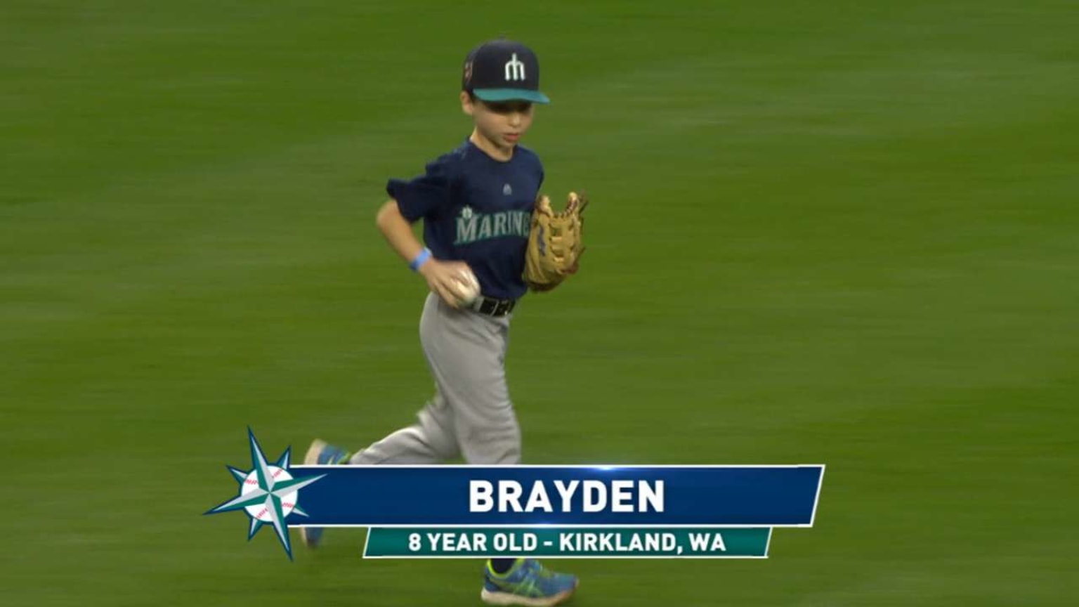 Brayden delivers the game ball | 09/30/2018 | MLB.com