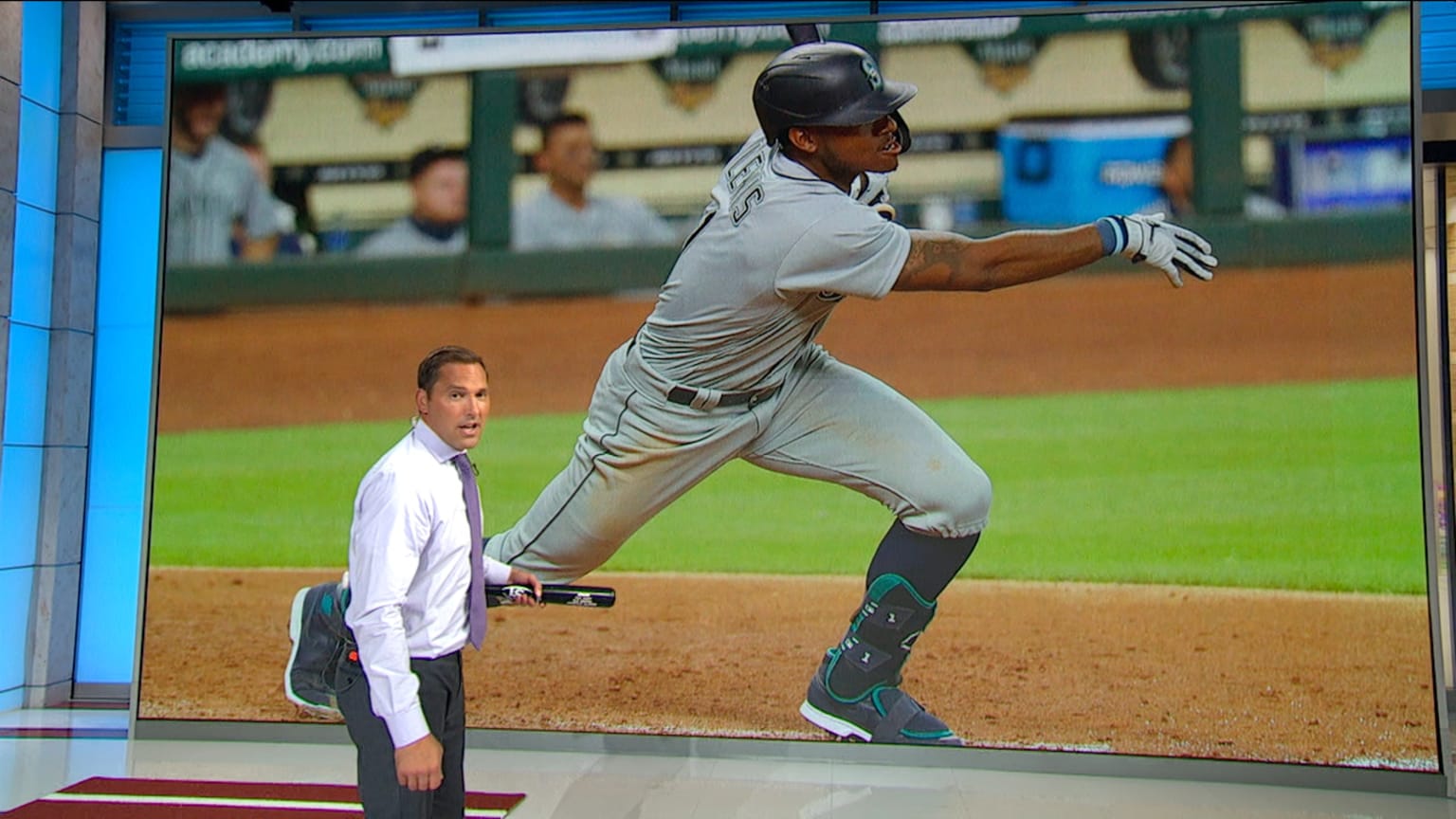 DeRo on why Kyle Lewis has been so impressive | 08/05/2020 | MLB.com