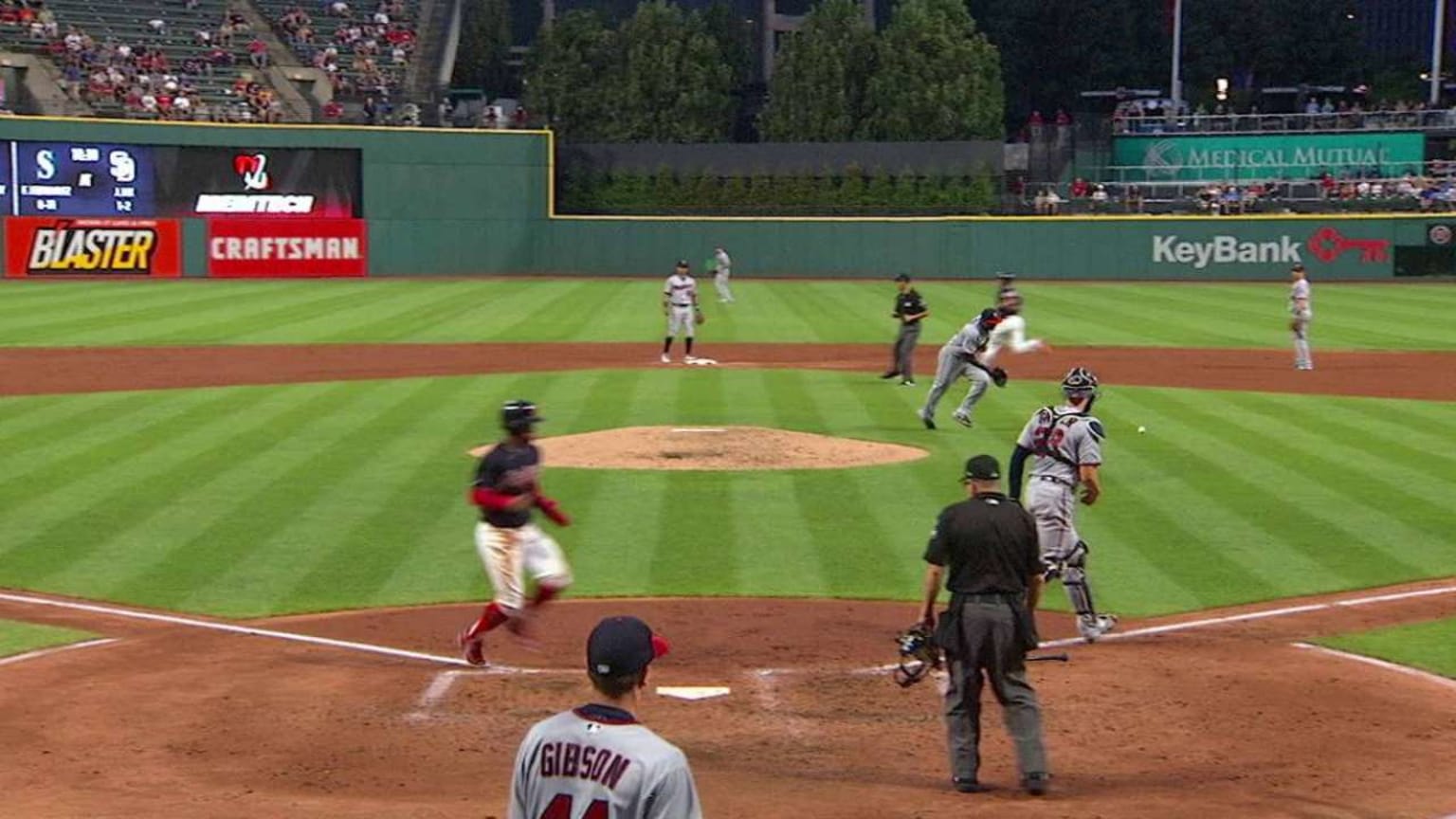 MIN@CLE: Ramirez plates Lindor with a sacrifice fly | 08/28/2018 | MLB.com