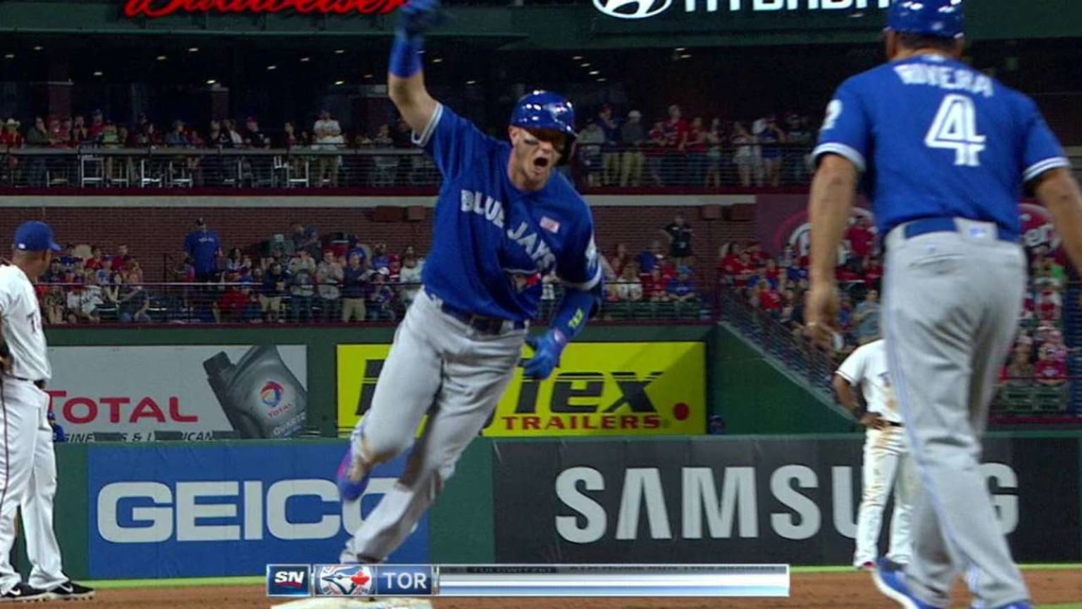 Tulo goes back-to-back | 05/14/2016 | Toronto Blue Jays
