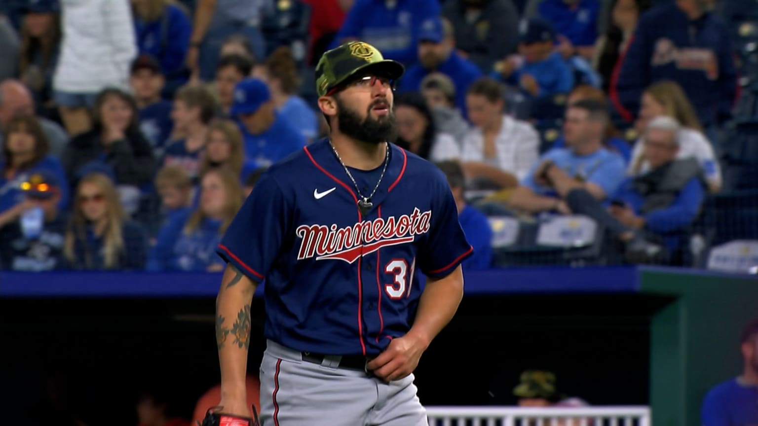 Smeltzer deja a un corredor en 3B en la 4ta entrada | 20/05/2022 | Los ...