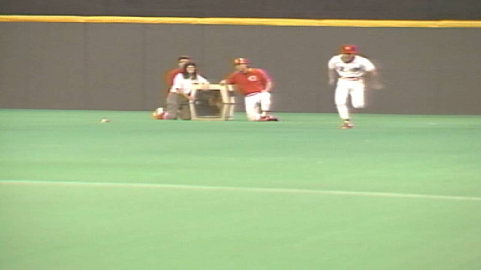 MLB Productions: Billy Bates races a cheetah in 1990 | 04/30/2014 | Los ...