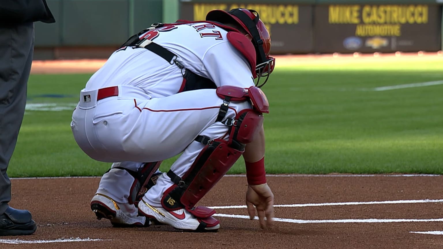 Barnhart writes his family's initials at home plate | 06/28/2021 ...