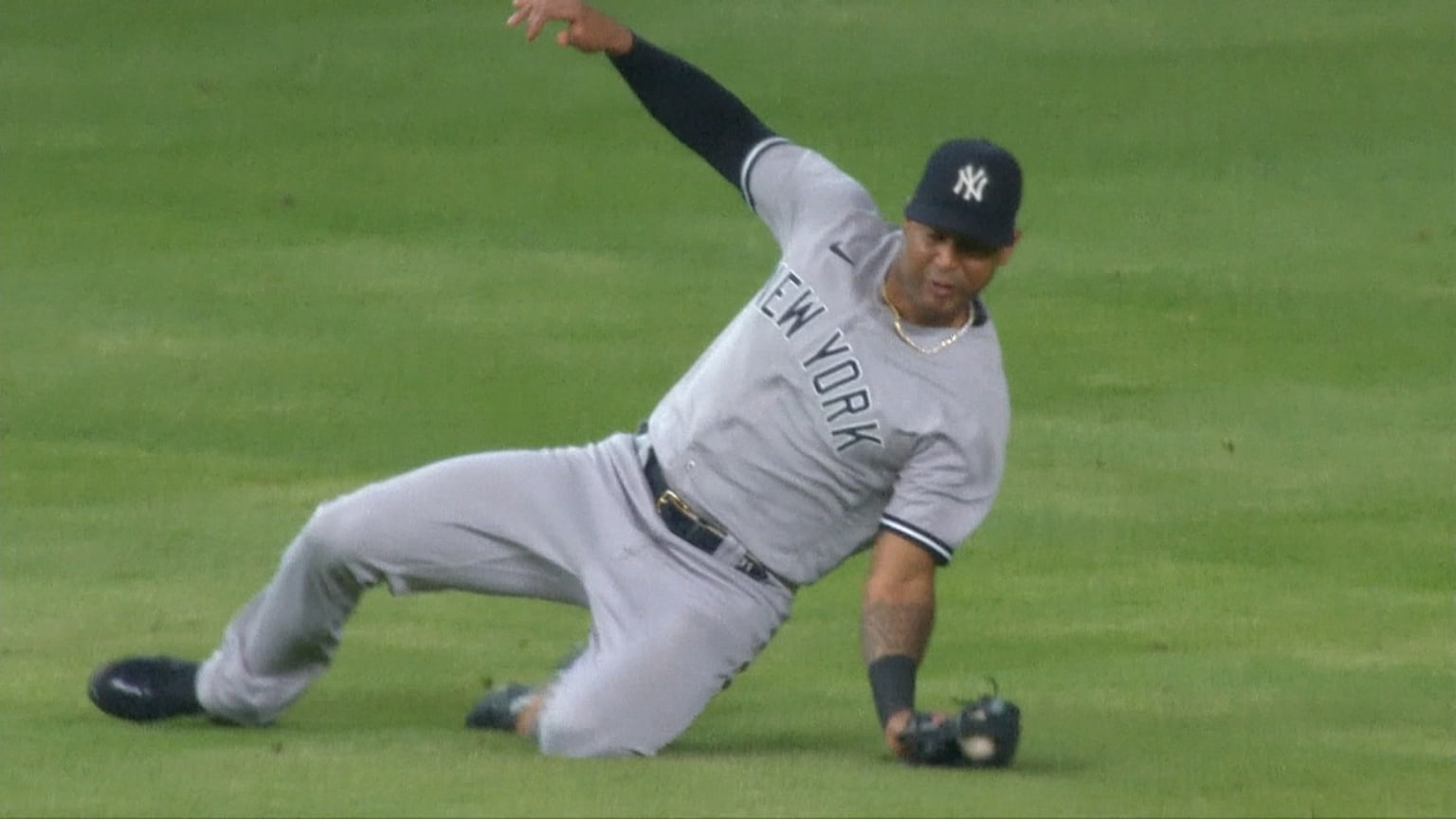 Aaron Hicks slides to rob McCormick in center | 07/21/2022 | MLB.com