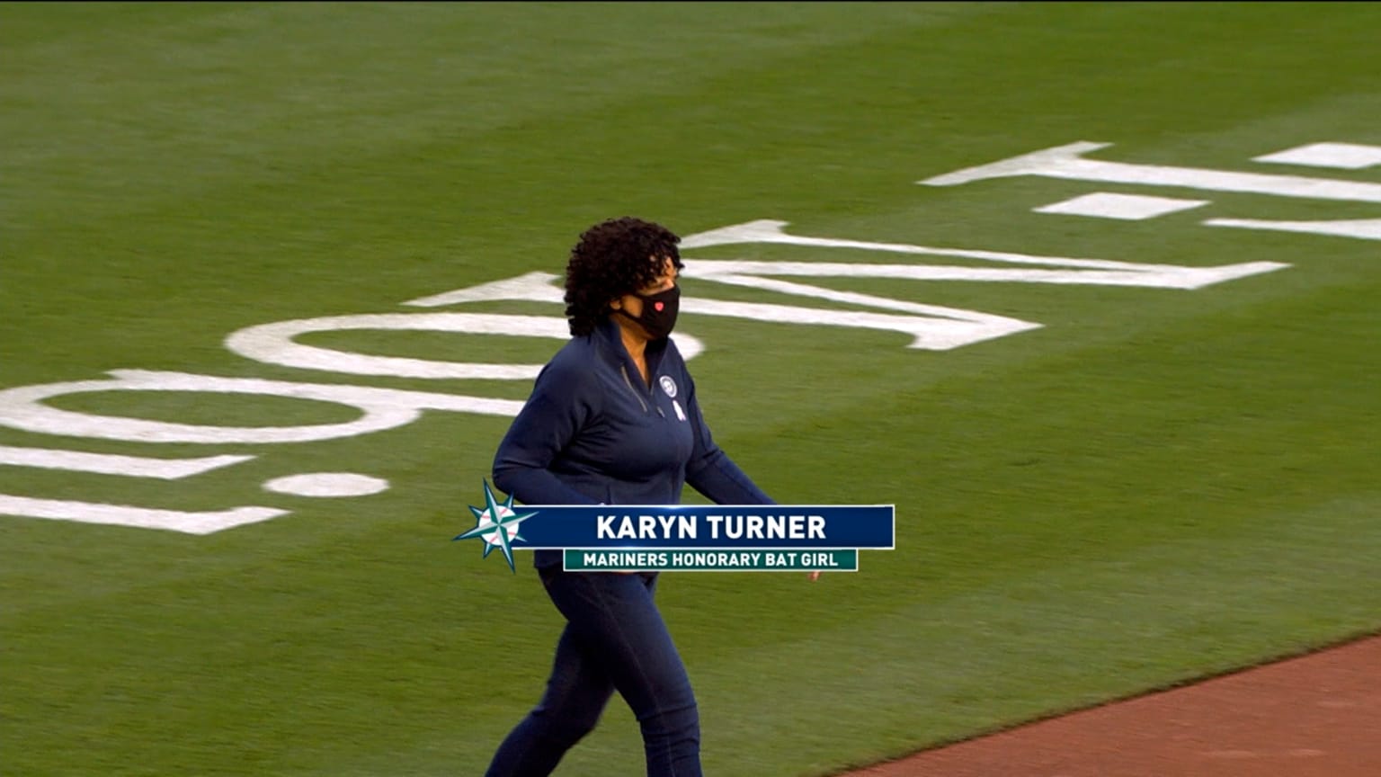 Mariners Honorary Bat Girl throws first pitch | 05/13/2021 | MLB.com