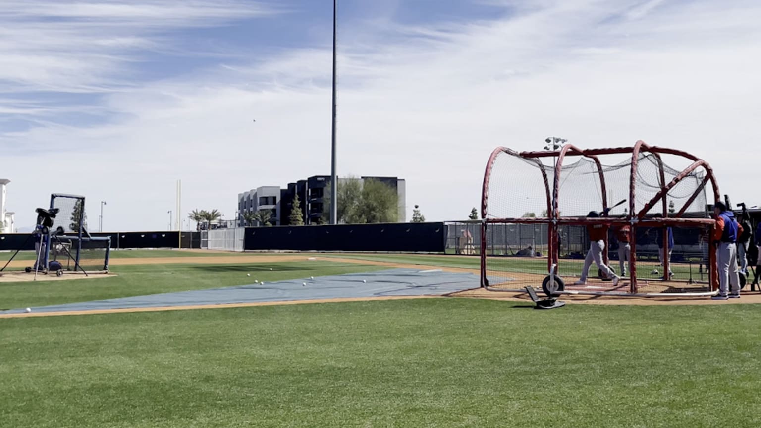 Dustin Harris takes batting practice session | 03/03/2022 | Texas Rangers