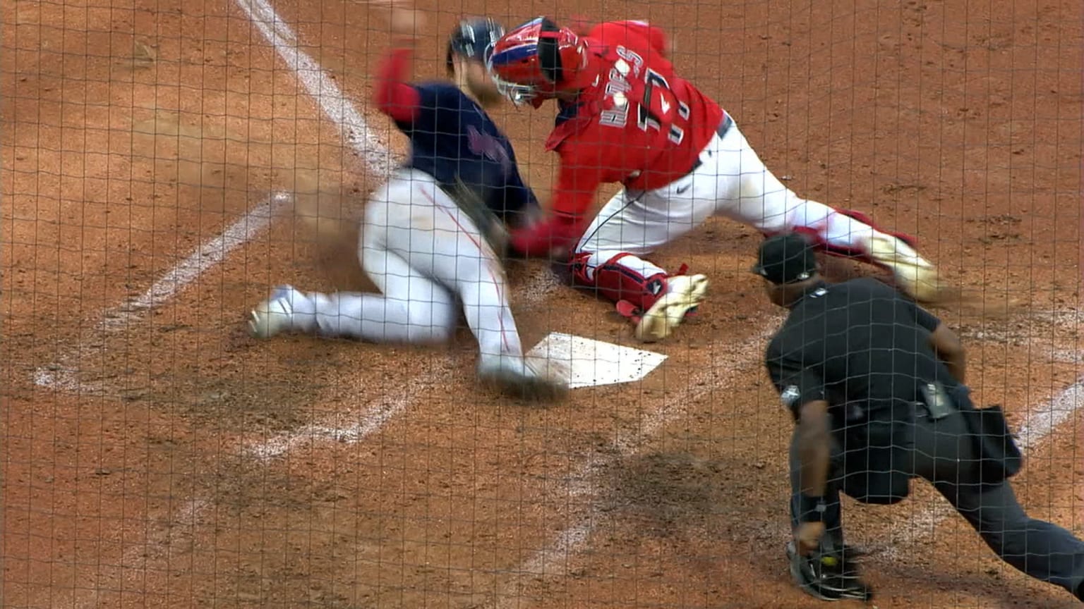 Oscar Gonzalez makes a shoestring catch, nabs Arroyo | 06/24/2022 ...