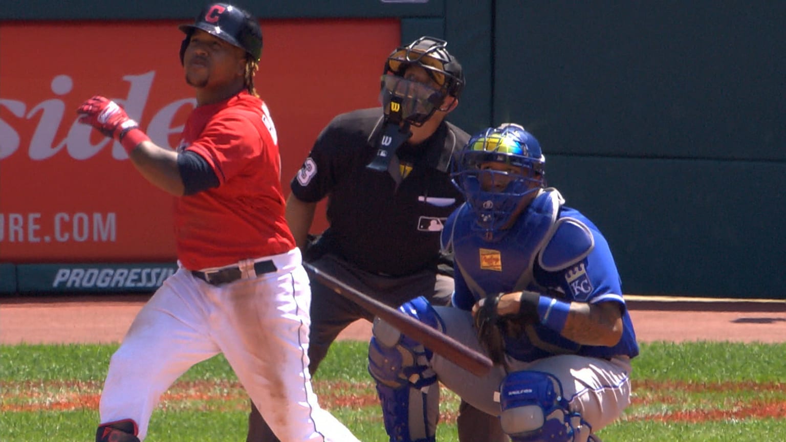 José Ramírez blasts a three-run homer to right field | 07/26/2020 ...