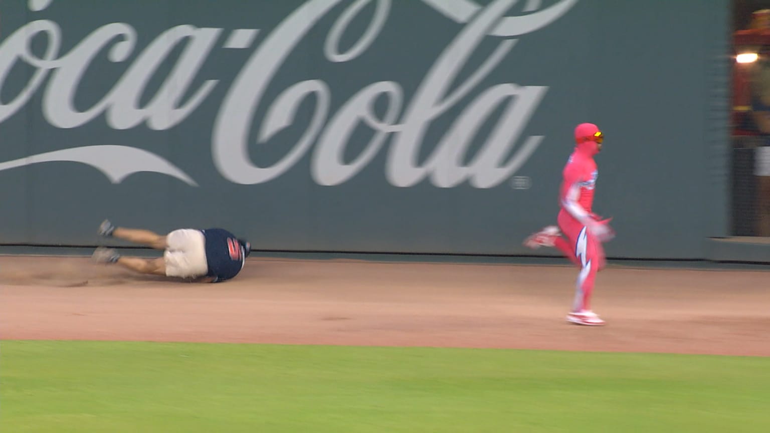 The Freeze makes fan face plant | 05/31/2019 | Atlanta Braves