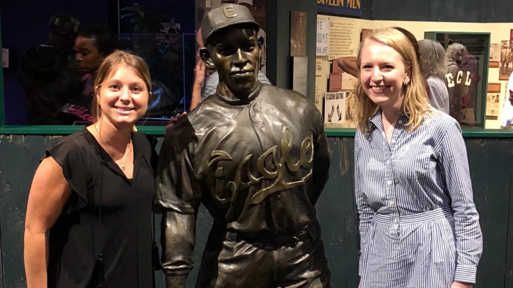 BAT | News | BAT Visits AAGPBL | MLB.com
