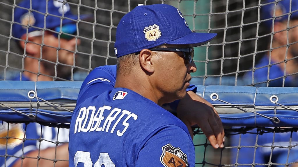 Dodgers' Roberts returns to camp