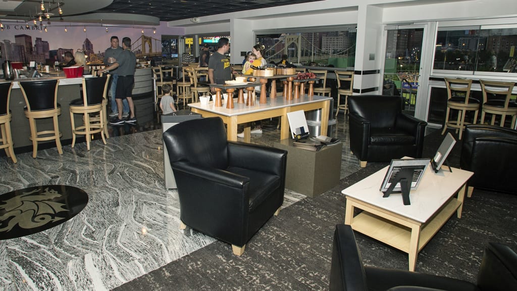 Real Azul VIP Lounge | Pittsburgh Pirates
