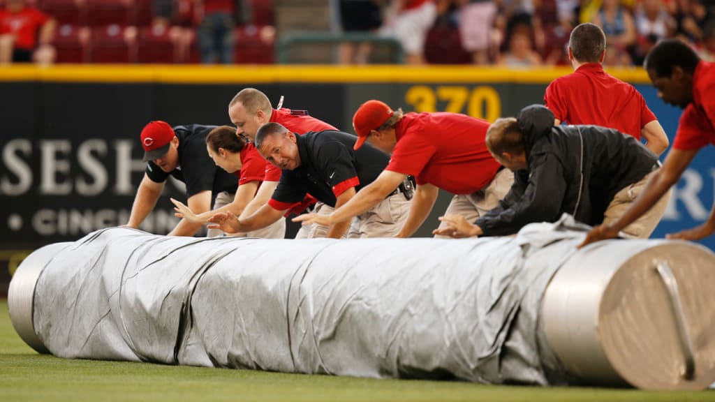 Dodgers-Reds in rain delay at Cincinnati