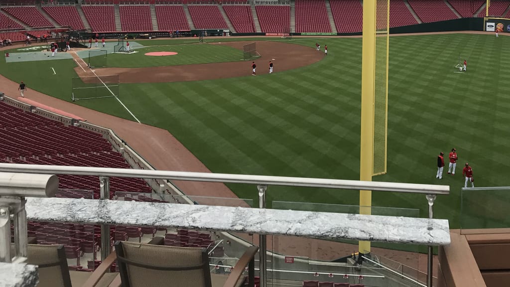 Budweiser Bowtie Bar | Cincinnati Reds