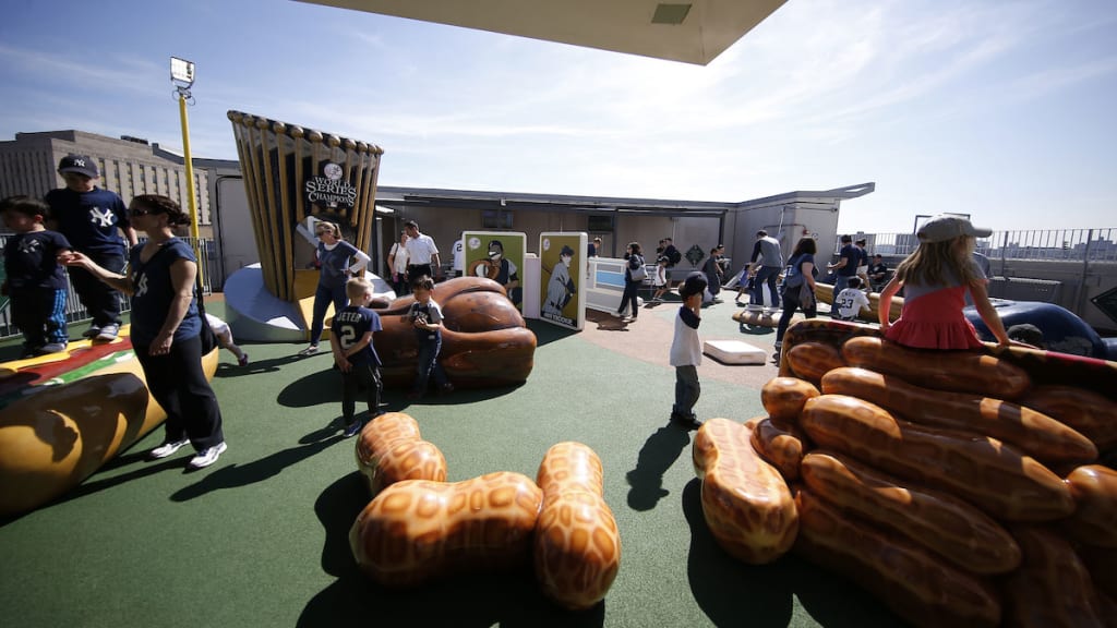 Yankee Stadium Dining Guide | New York Yankees