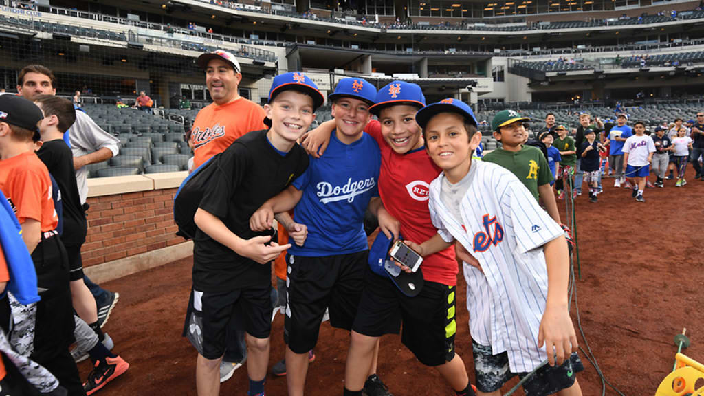 Mets have Play Ball parade around Citi Field