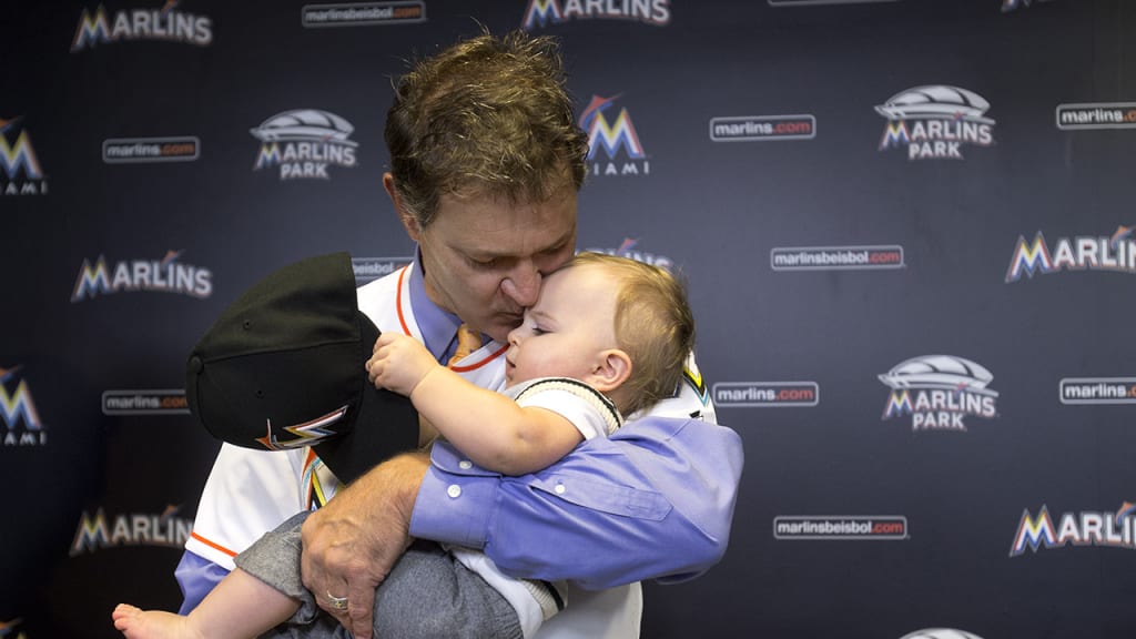 Marlins' Mattingly talks kids in clubhouse