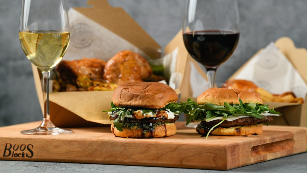 Yankee Stadium Dining Guide | New York Yankees