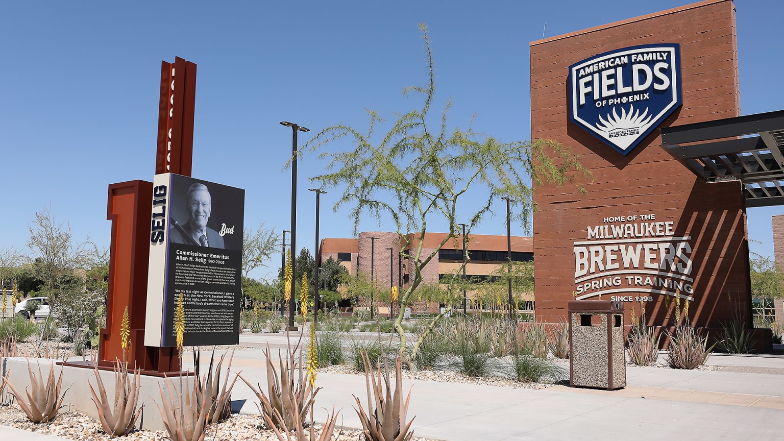 Brewers open spring facility to roster players