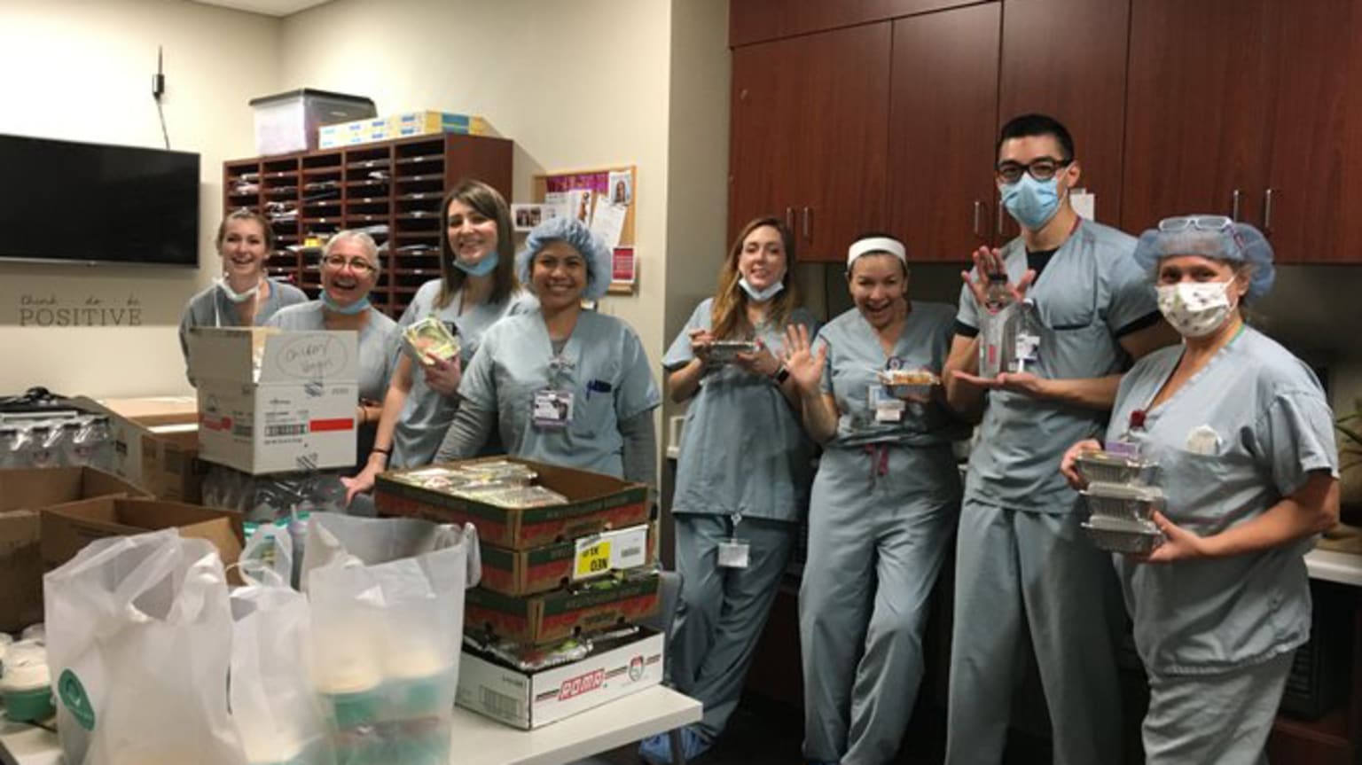 Anthony Rizzo's foundation feeds healthcare staff