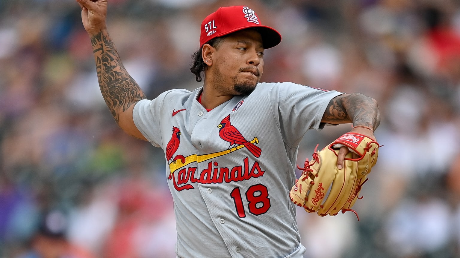 Cardenales no ejercen opción de Carlos Martínez