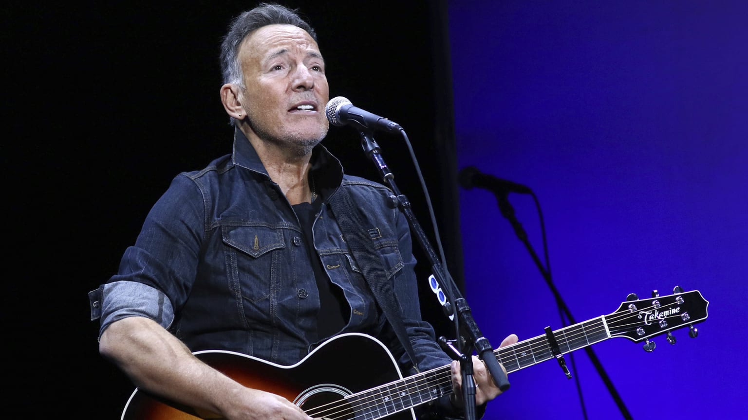 Bruce Springsteen says he misses baseball