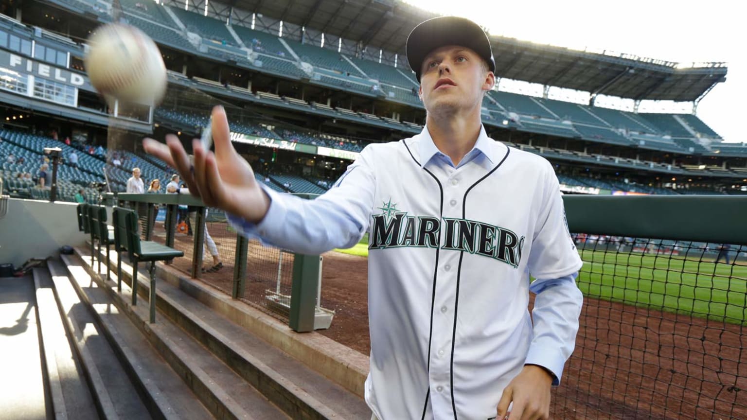 Mariners sign second-round pick Sam Carlson