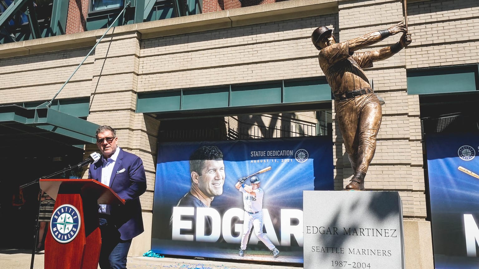 Press release: Mariners unveil statue of Edgar Martinez outside T ...