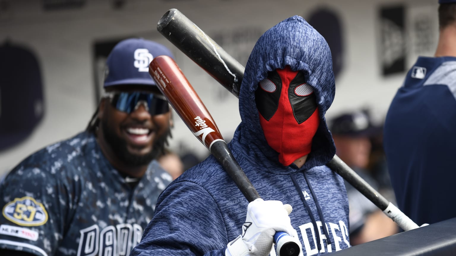 Bees delay series finale, Padres vs. Marlins