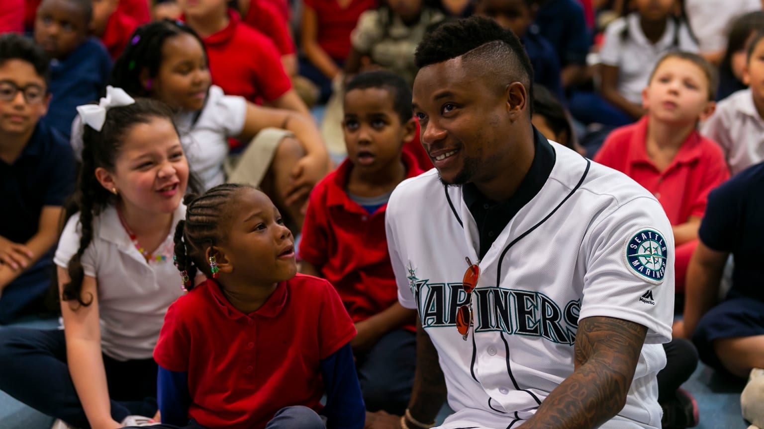 Mariners visit local elementary schools
