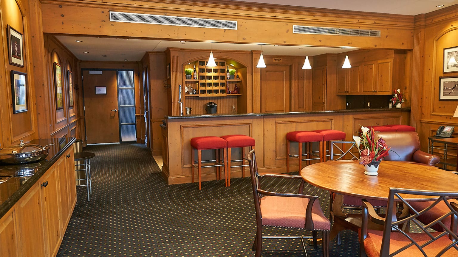 Redbird Roost (Owners' Suite) | Premium Seating | St. Louis Cardinals