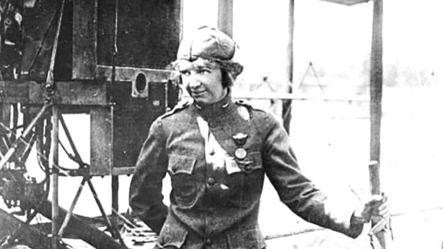 Wilbert Robinson caught grapefruit from a plane