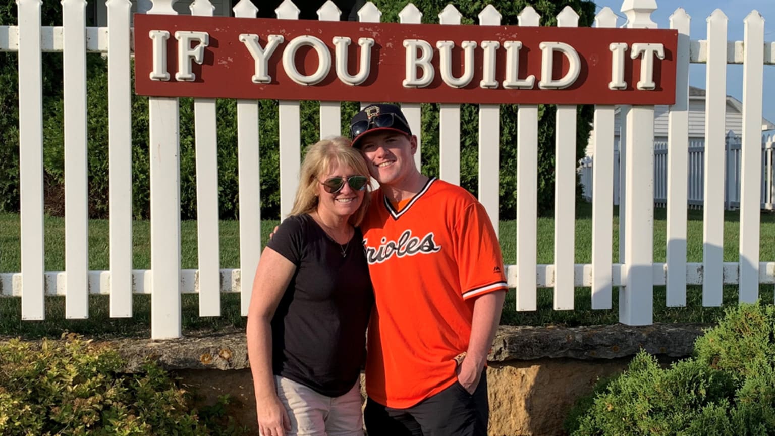 Orioles' Mancini inspires son of late fan