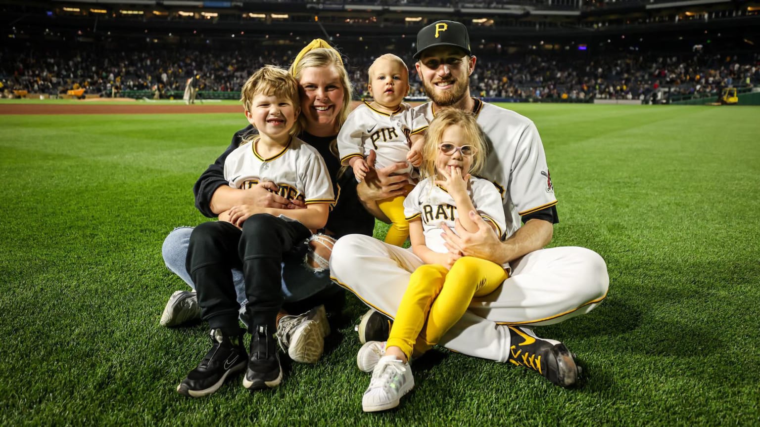 Chris Stratton thankful for family on Father's Day
