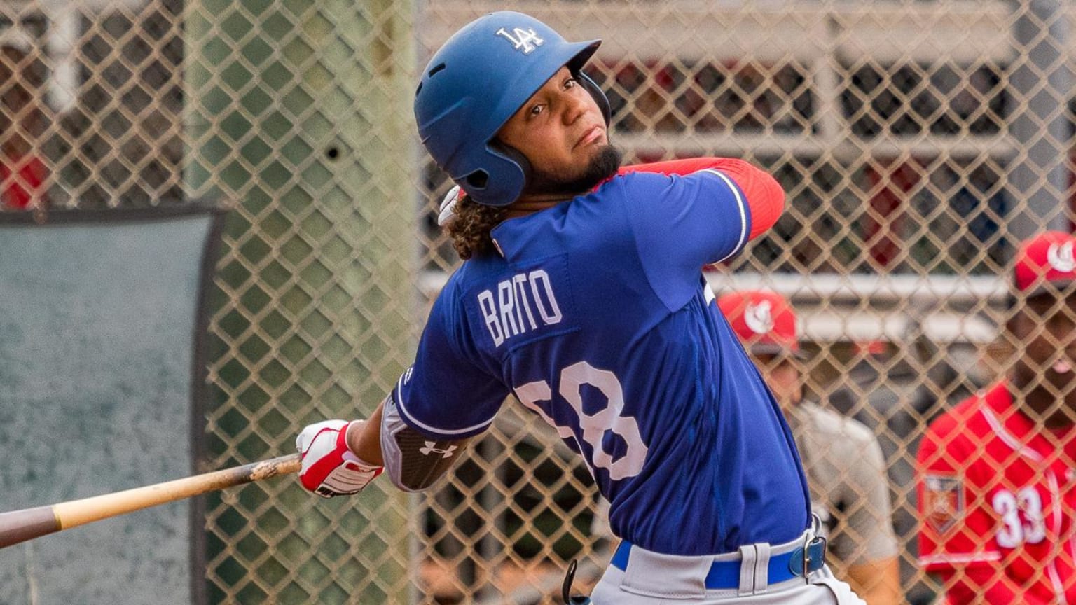 Azulejos adquieren a dos prospectos de L.A. por Martin