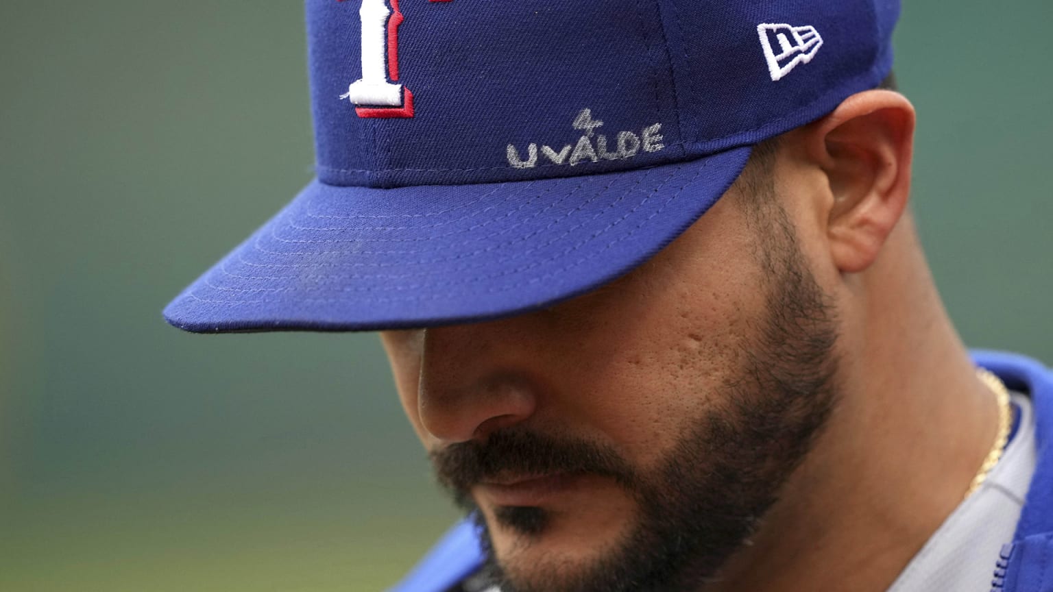 Martín Pérez pitches gem, honors Uvalde